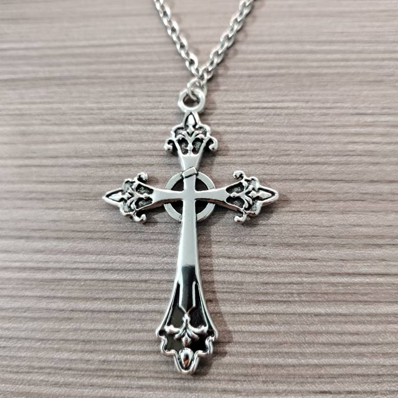新款哥特风黑色十字架项链长款小众设计简约百搭冷淡高级感锁骨链-阿里巴巴