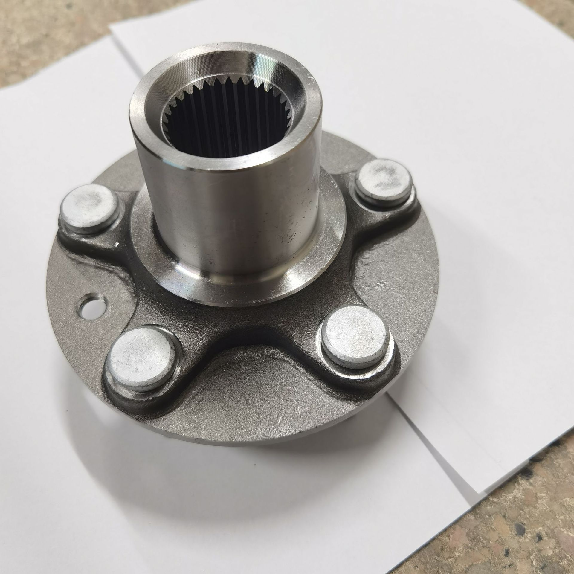 厂家供应 OE LR025107 汽车前轮壳后轮短轴半轴突缘轮轴驱动轮毂-阿里巴巴