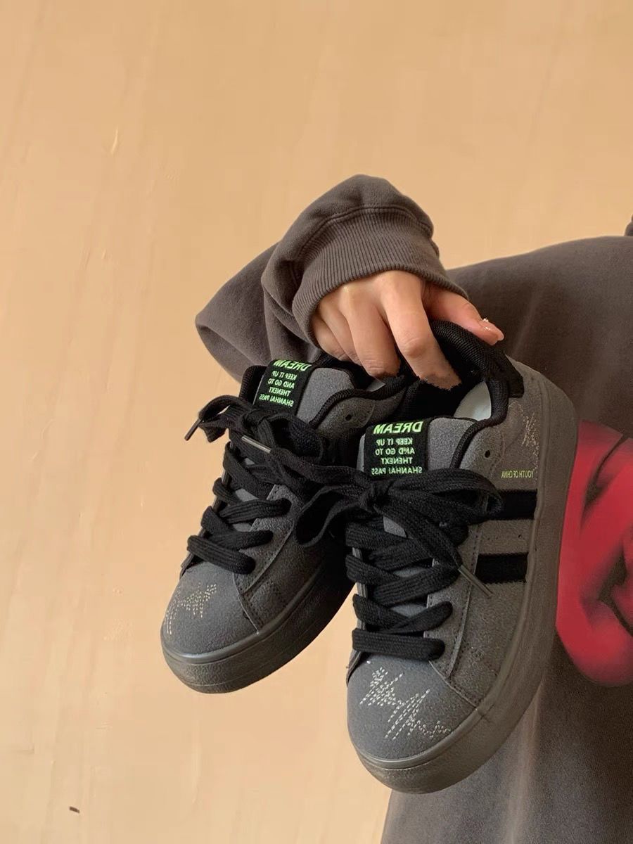 小众设计感平底复古小白鞋女2024新款百搭学生休闲韩版chic面包鞋-阿里巴巴