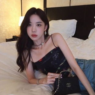 H337#2024夏季新款弹力网纱艺术油画感吊带女不规则设计感外穿背-阿里巴巴