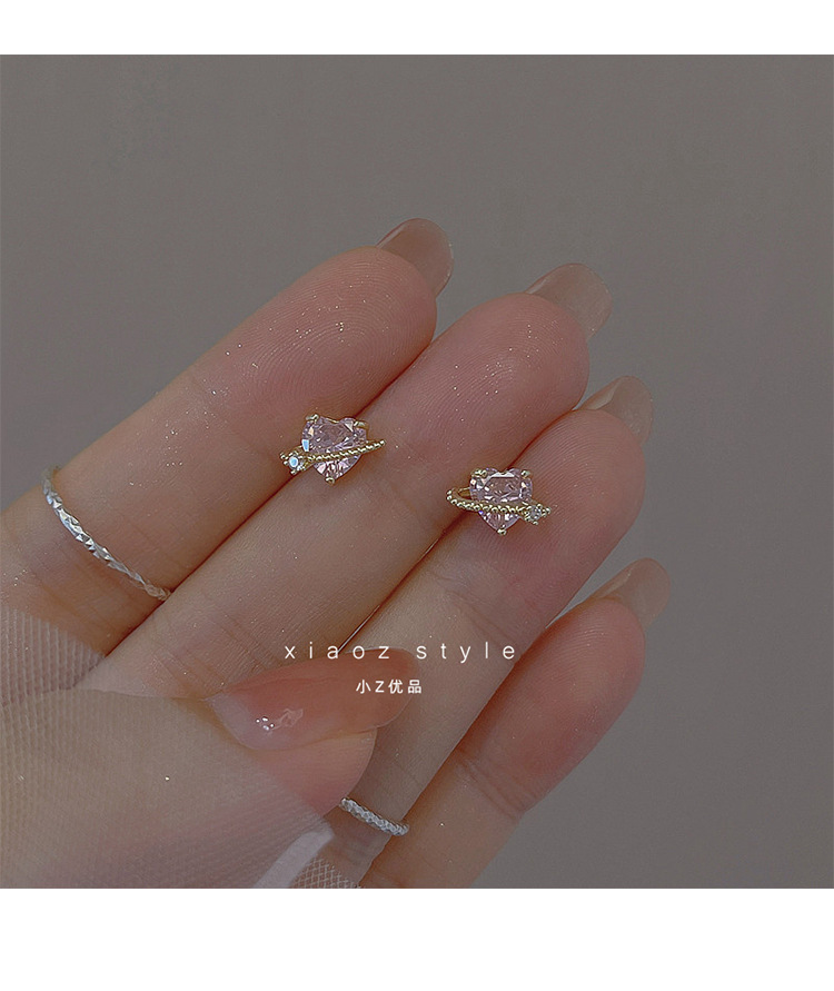 甜酷风粉色锆石耳钉ins简约设计电镀14K金超闪爱心耳骨钉耳环女生-阿里巴巴