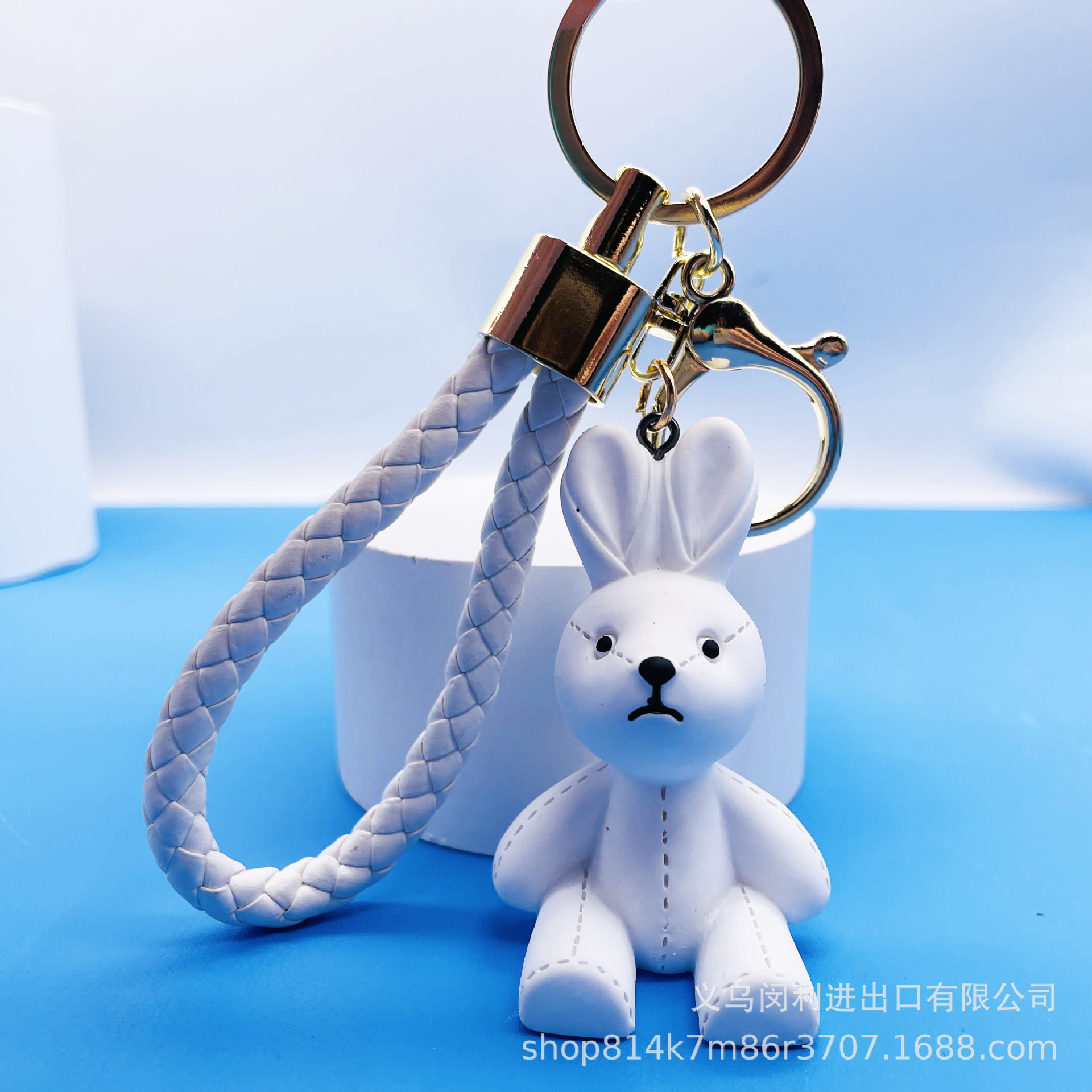 卡通树脂坐立小兔子钥匙扣女可爱兔子情侣包包挂件汽车钥匙链批发-阿里巴巴