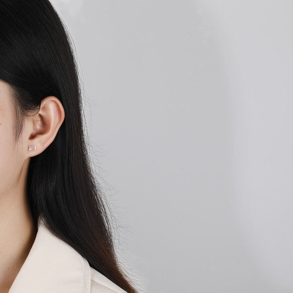 S999纯银耳钉女小猫咪百搭简约高级设计感精致轻奢ins风足银耳饰-阿里巴巴