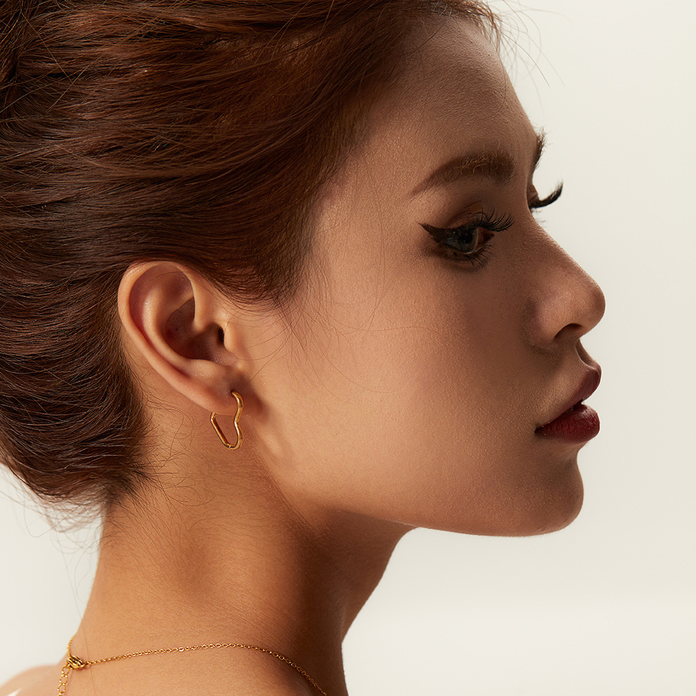 欧美时尚简约18K金不锈钢心形耳环网红INS风爱心钛钢耳饰女士耳圈-阿里巴巴