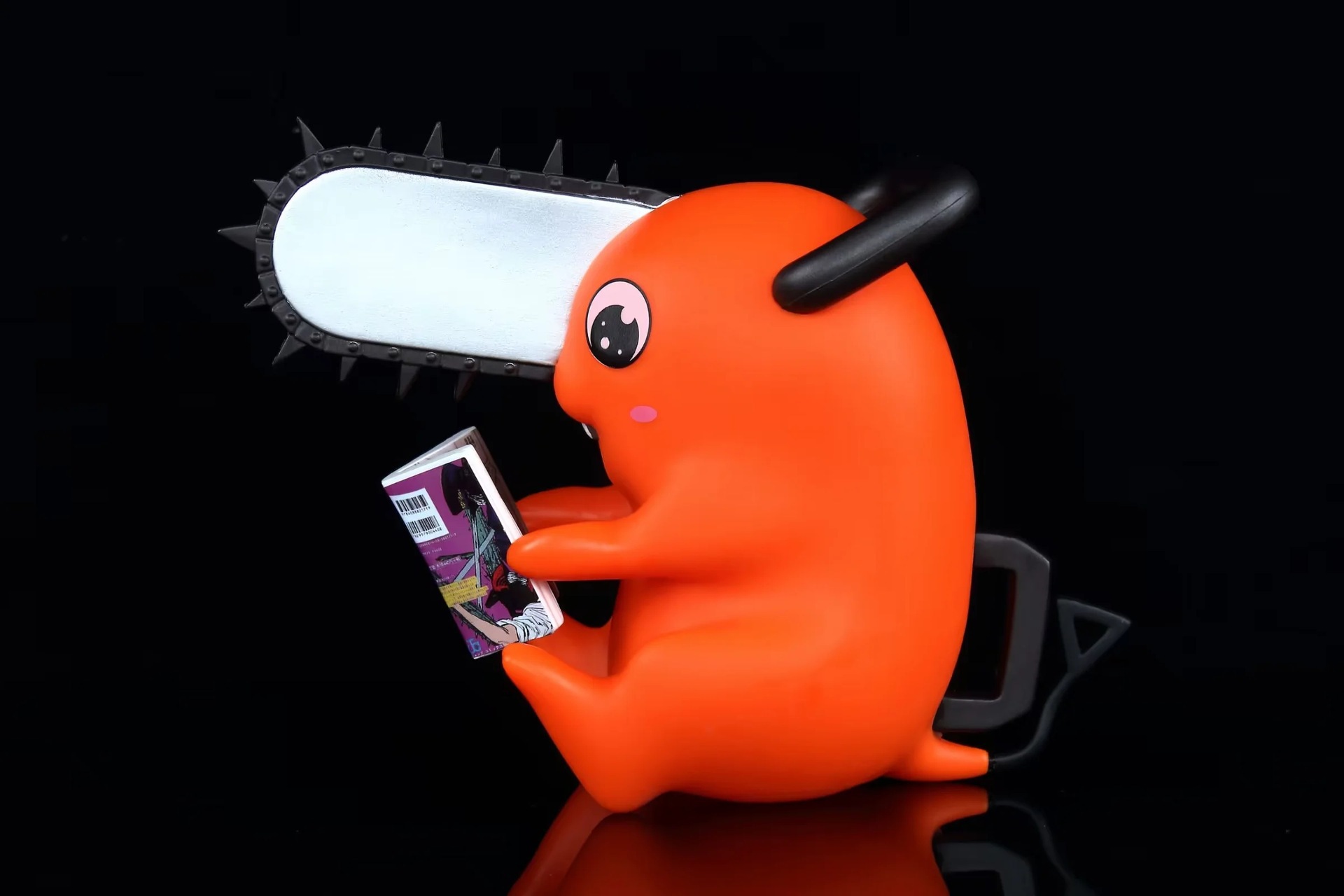 恶魔猎人 电锯人 电锯 啵奇塔 看书 Q版 坐姿 模型 摆件 盒装手办-阿里巴巴