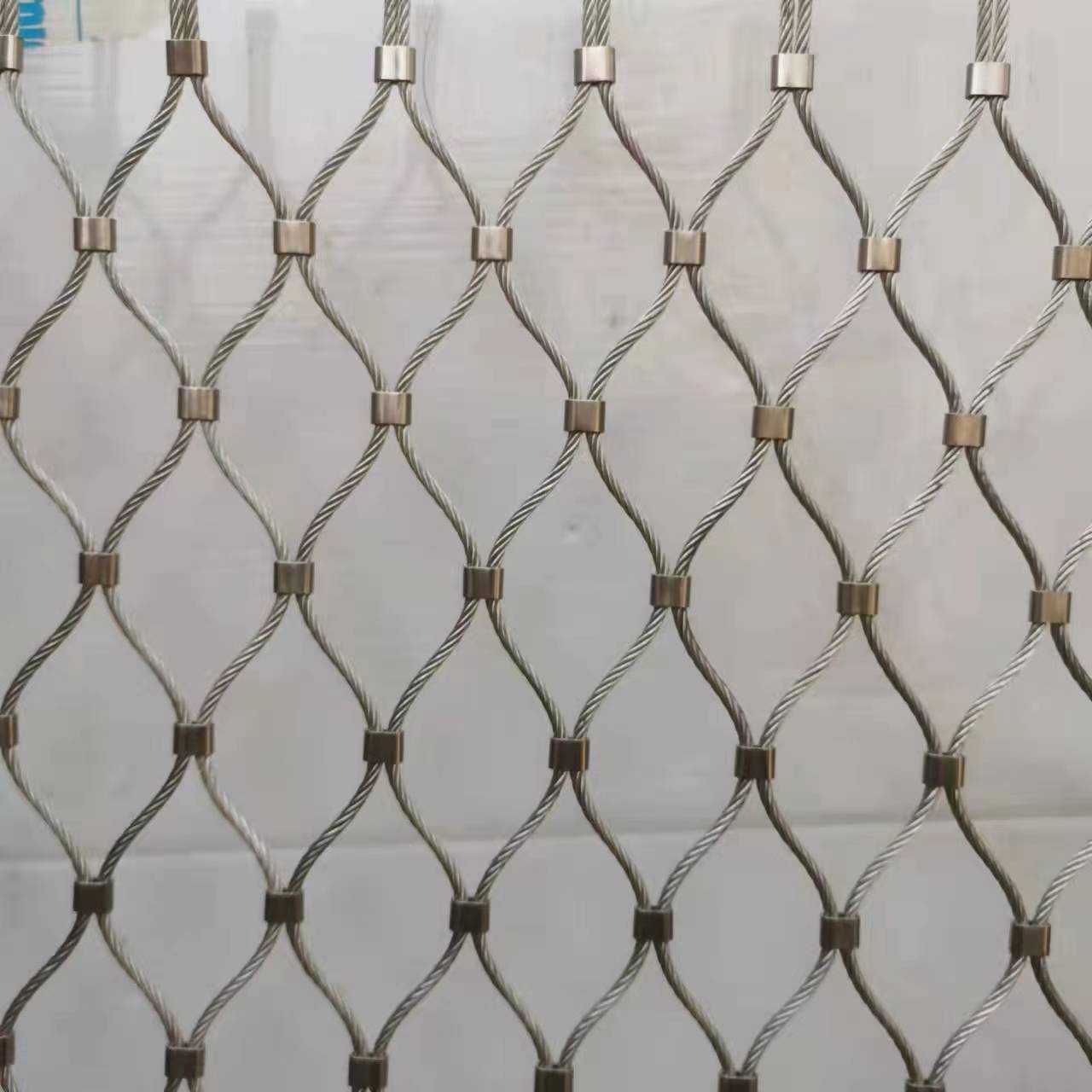 不锈钢绳网楼梯钢丝绳防护防坠网 动物园围网波形防撞护栏板批发-阿里巴巴