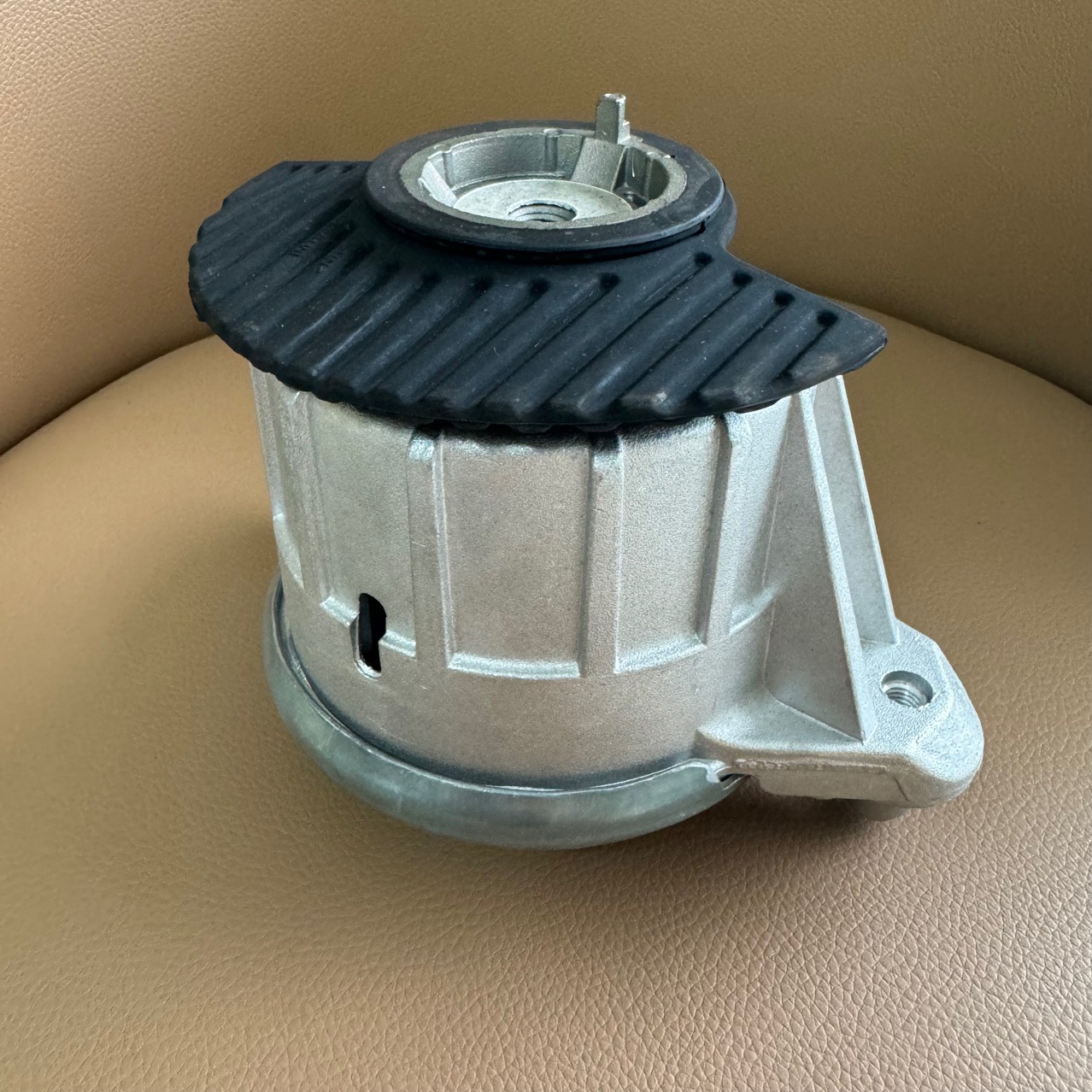 适用于奔驰W204W212发动机机脚胶引擎胶墩支架胶垫OE:2042404317-阿里巴巴