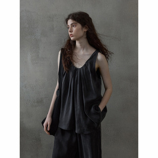 【识几】赛丽晶褶皱U领背心春夏新款简约凉感通勤短款上衣女M8586-阿里巴巴