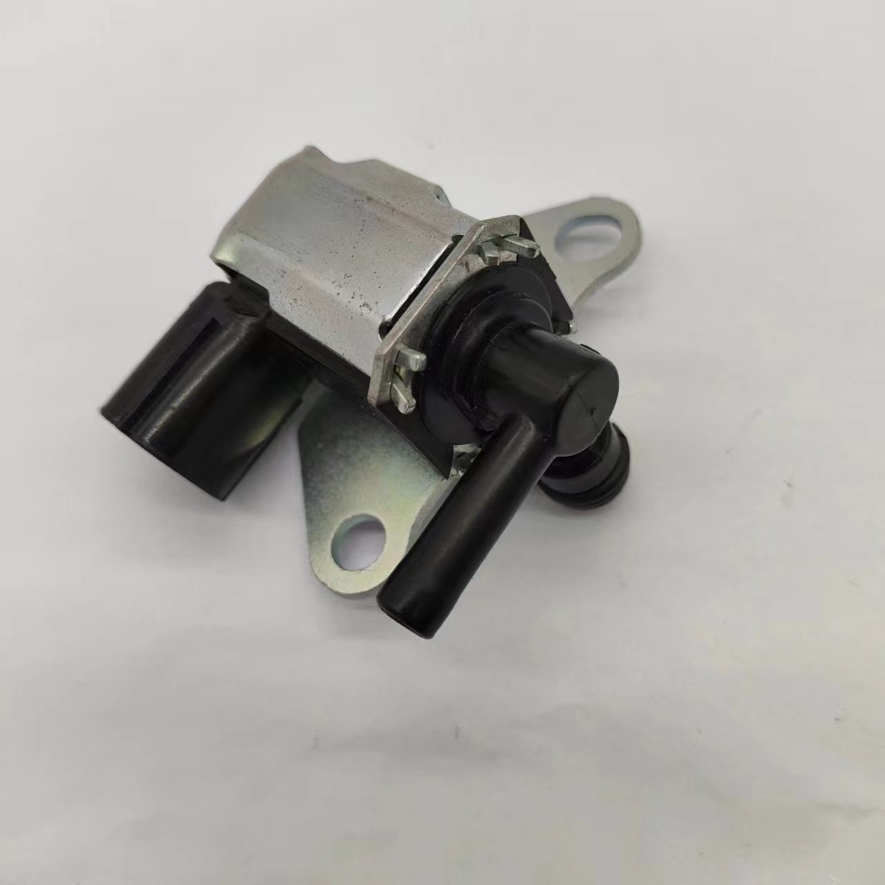 适用于日产尼桑碳罐电磁阀14930-EN200 K5T46695-阿里巴巴