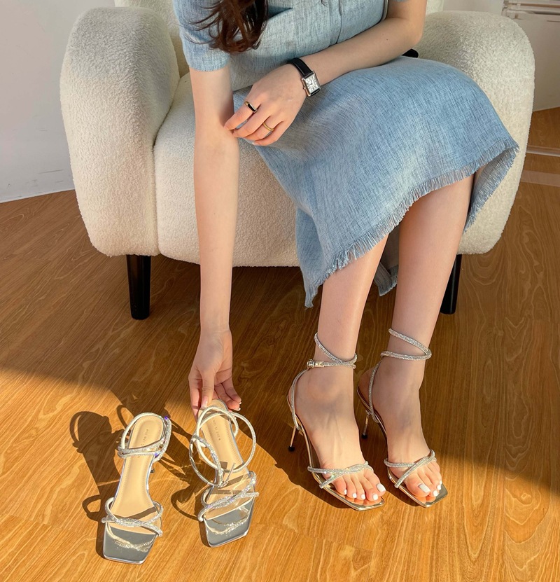 Bingbing~美到窒息!水钻绑带凉鞋女细跟一字扣带性感名媛高跟鞋 阿里巴巴