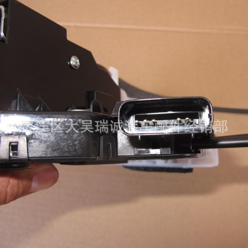 适用现代TUCSON后门锁执行器电机门锁机构81410-D3000 81420D3000-阿里巴巴