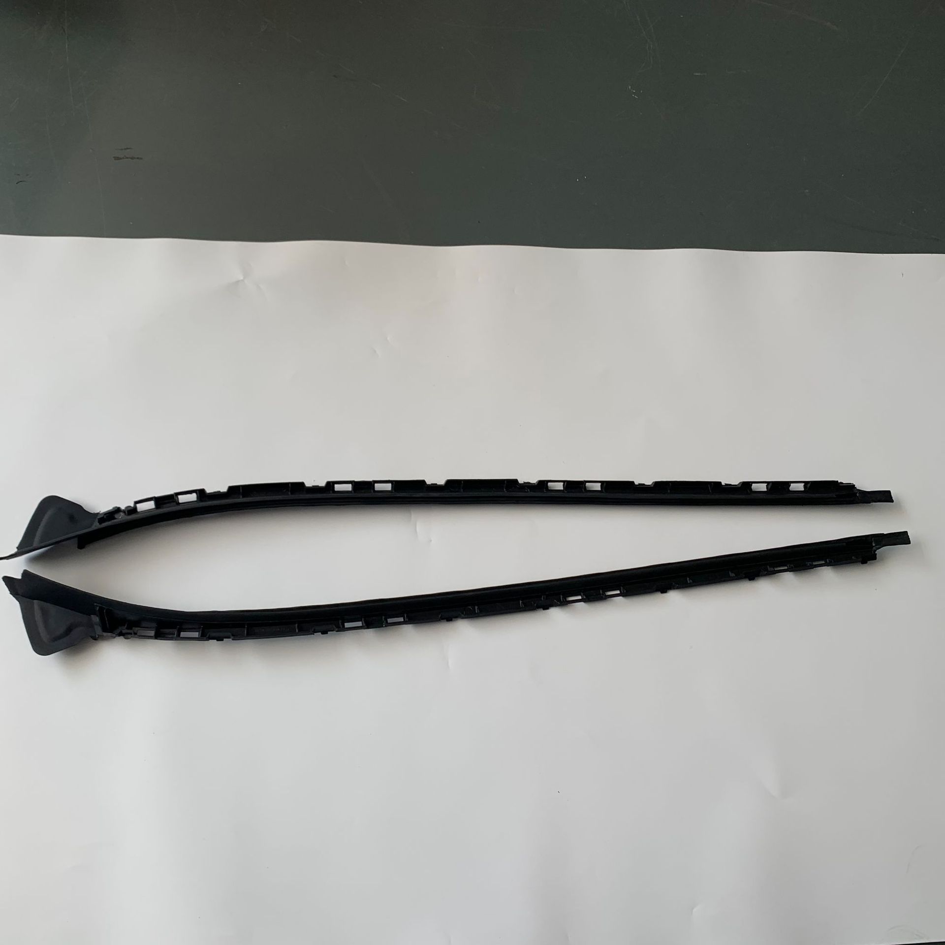 适用奔驰W212前挡风玻璃压条侧饰条左右外条密封条车顶导雨槽-阿里巴巴