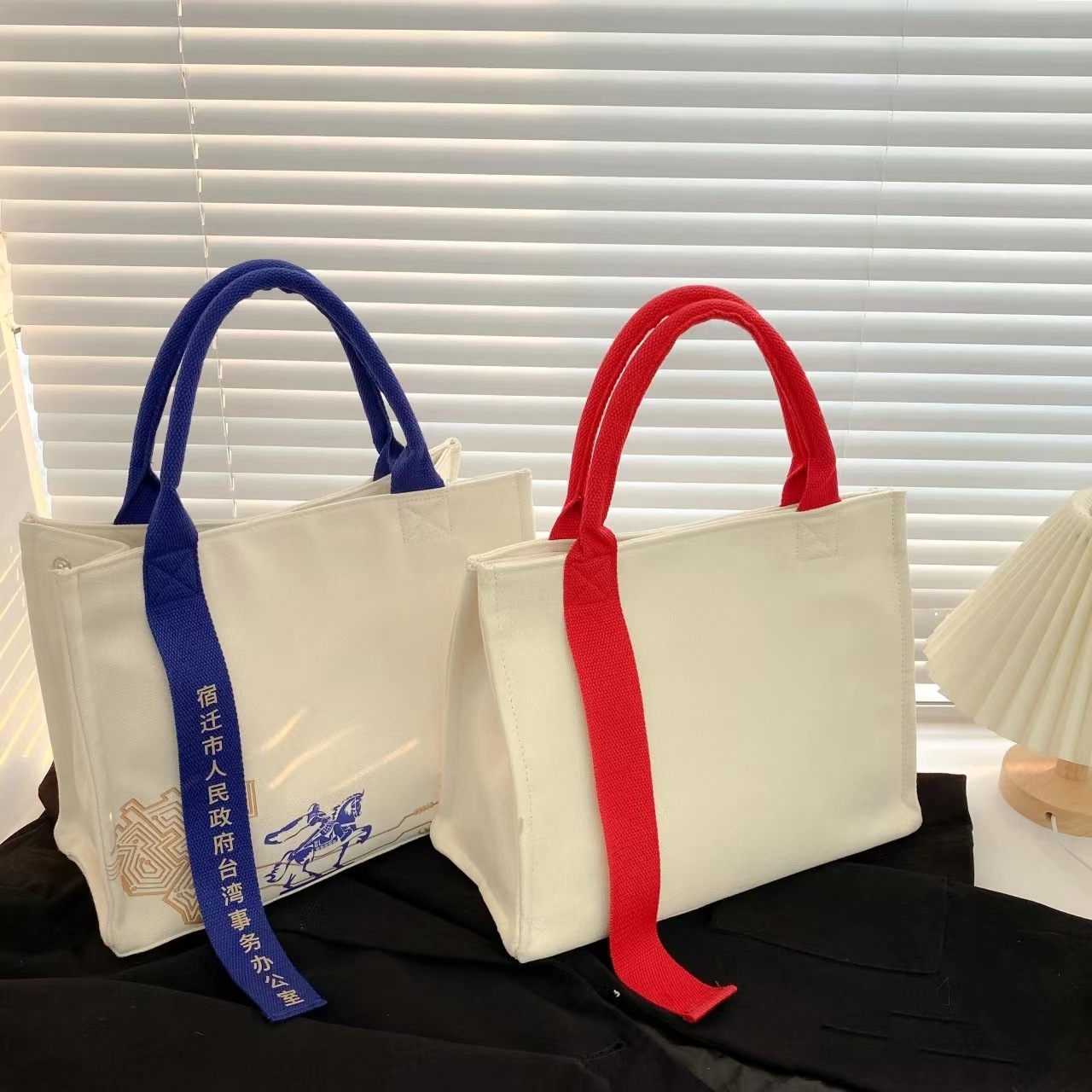 高级感帆布包定制飘带款加急印logo立体托特包批发机构单肩包定做-阿里巴巴