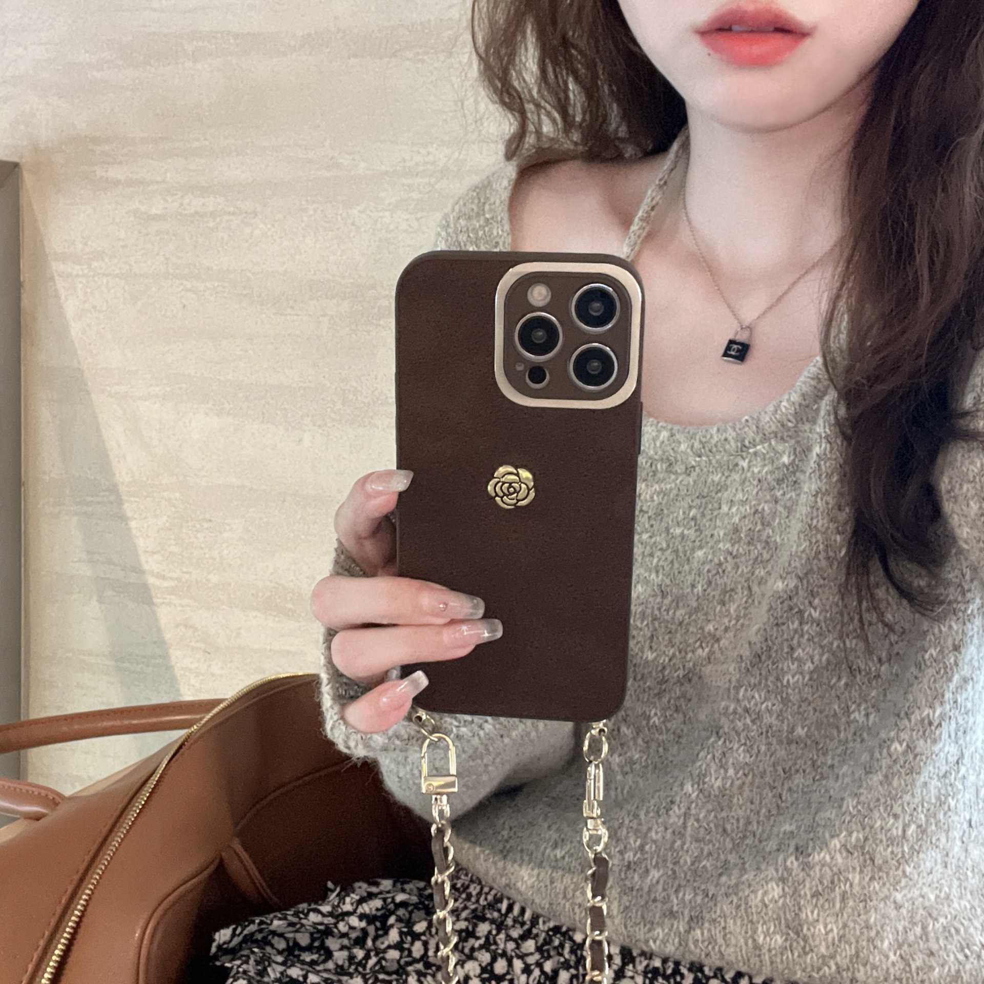 小香风山茶花适用苹果17/16pro max手机壳iphone15斜挎14保护套13-阿里巴巴