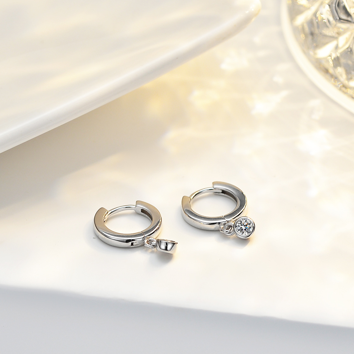 s925银耳环女款T家气泡耳钉耳环简约婚庆莫桑石镀14K黄金耳饰品厂-阿里巴巴