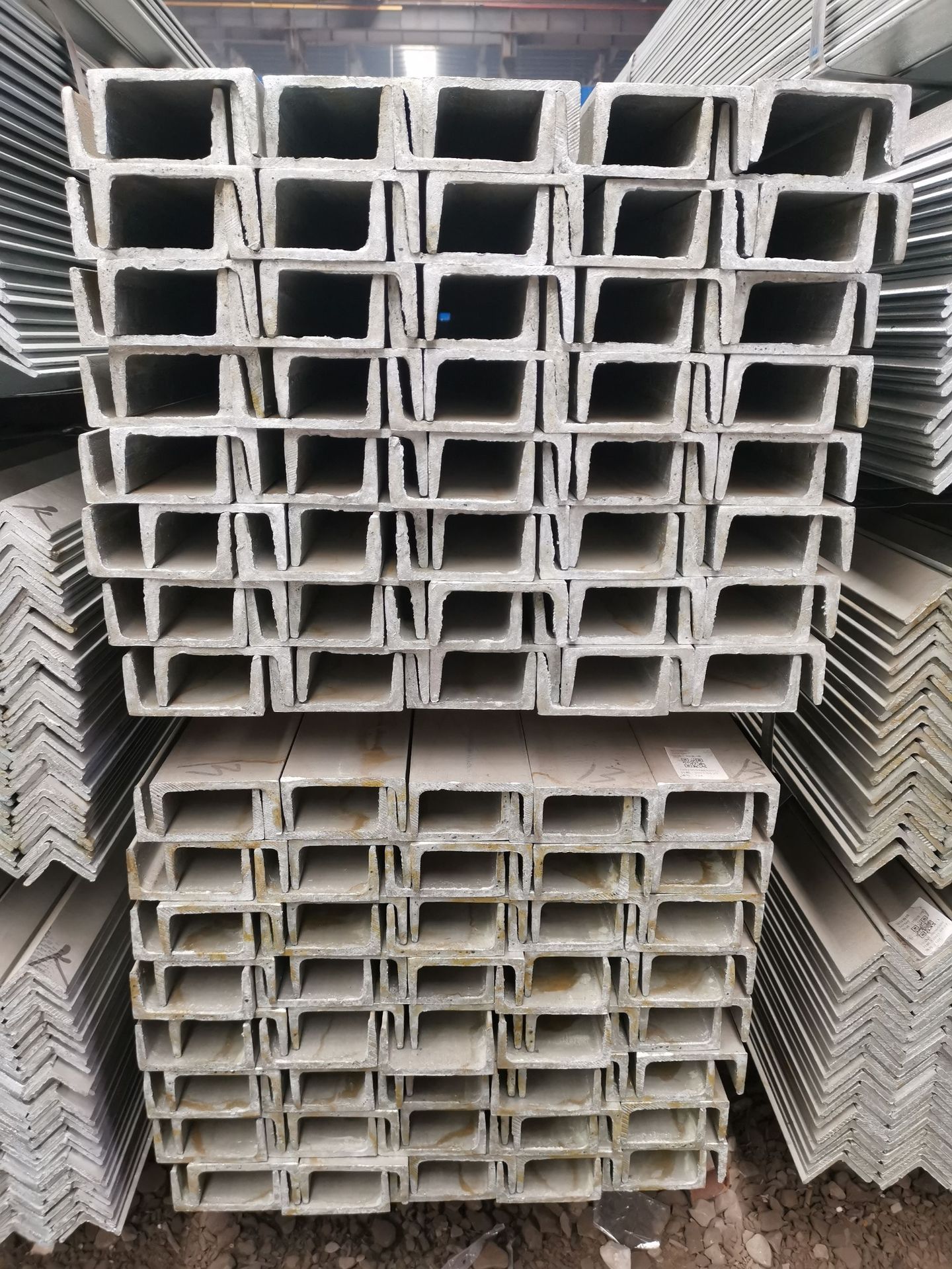 现货批发Q235B国标热镀锌槽钢 10号幕墙专用热轧U型镀锌槽钢厂家-阿里巴巴
