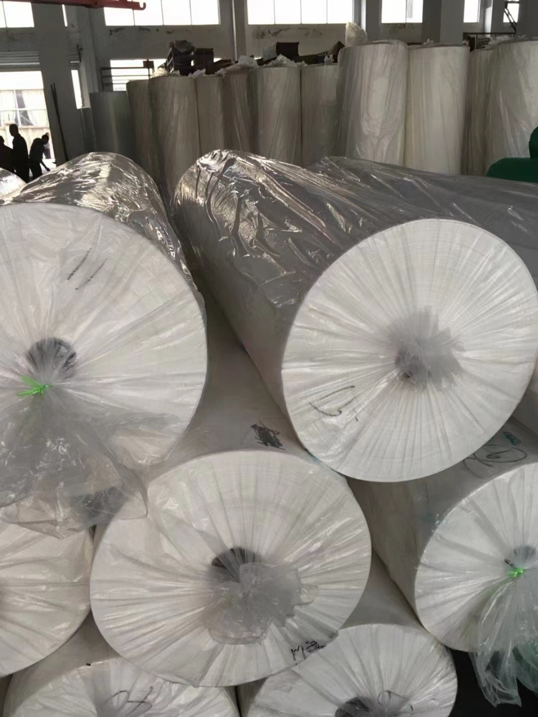 高性能聚脂布耐高温白色聚脂抗裂布路面抗裂用聚酯玻纤布厂家直销-阿里巴巴