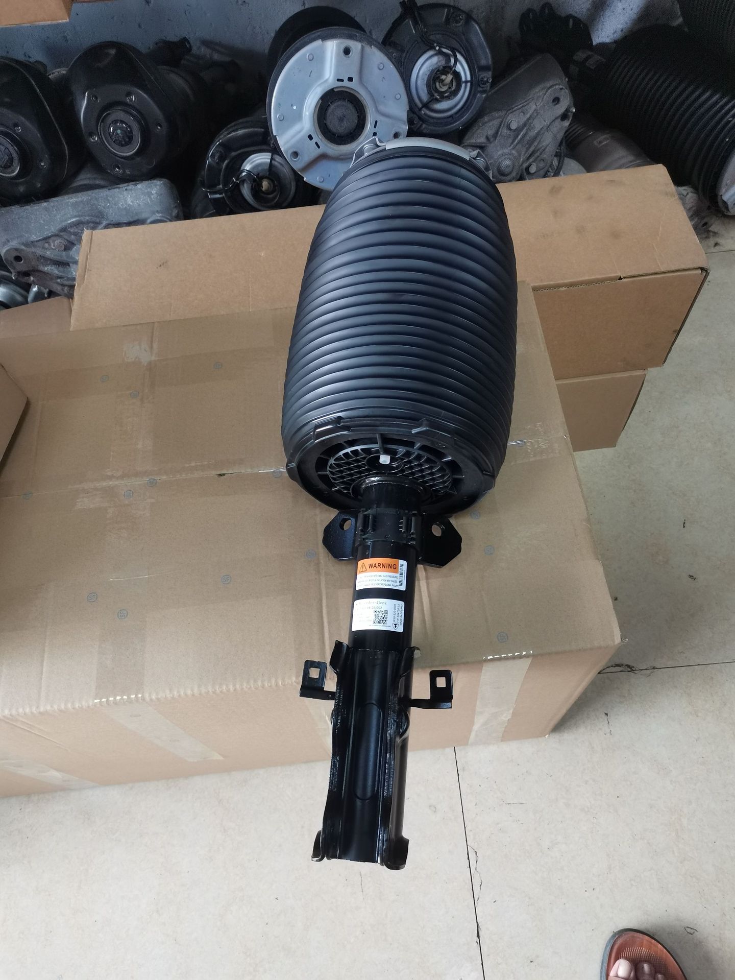 适用奔驰威霆 V260 447 448 减震器 空气悬挂 打气泵 4473204600-阿里巴巴