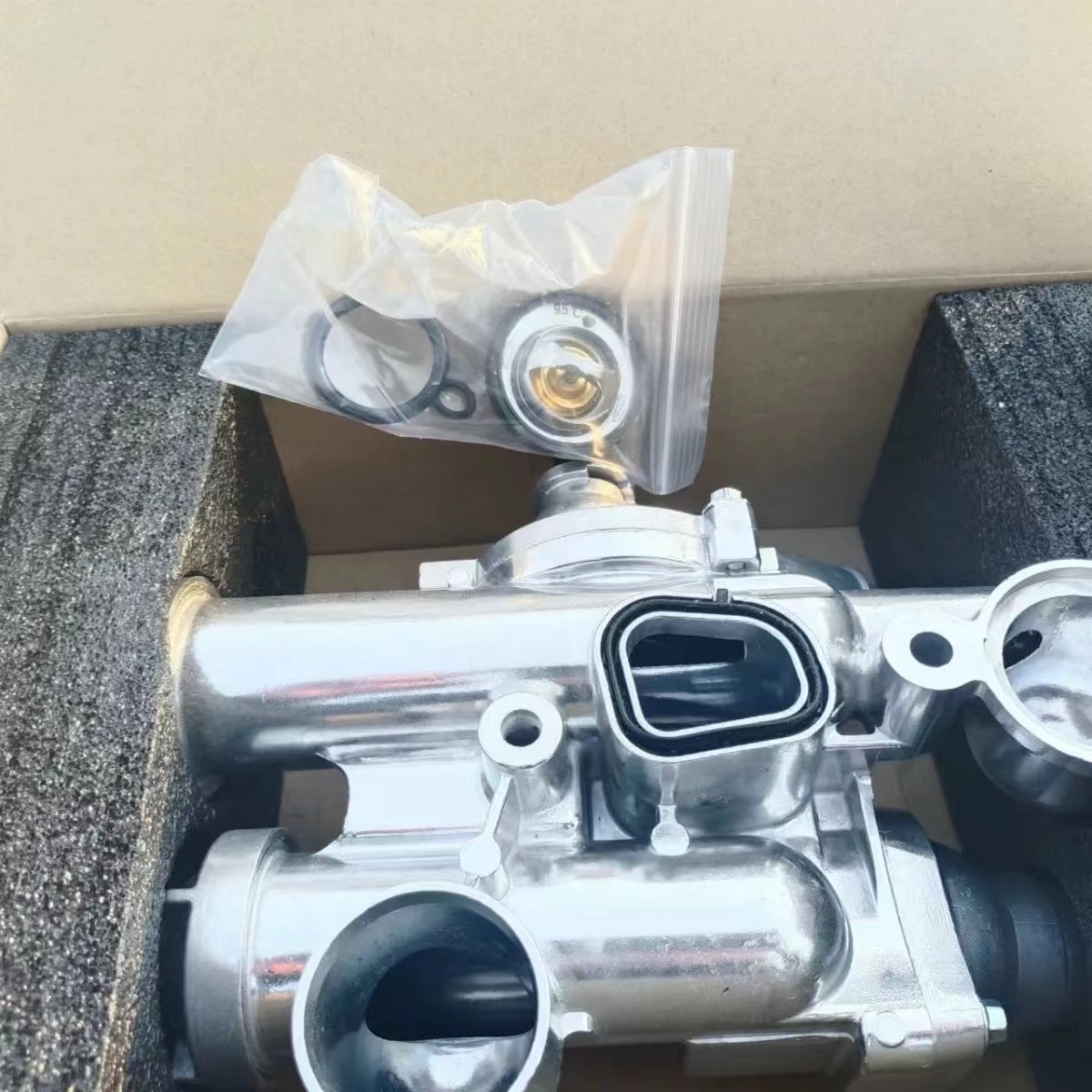 68003582AB指南者自由客酷威菲跃铂锐锋哲2.4/2.0排量全铝节温器-阿里巴巴