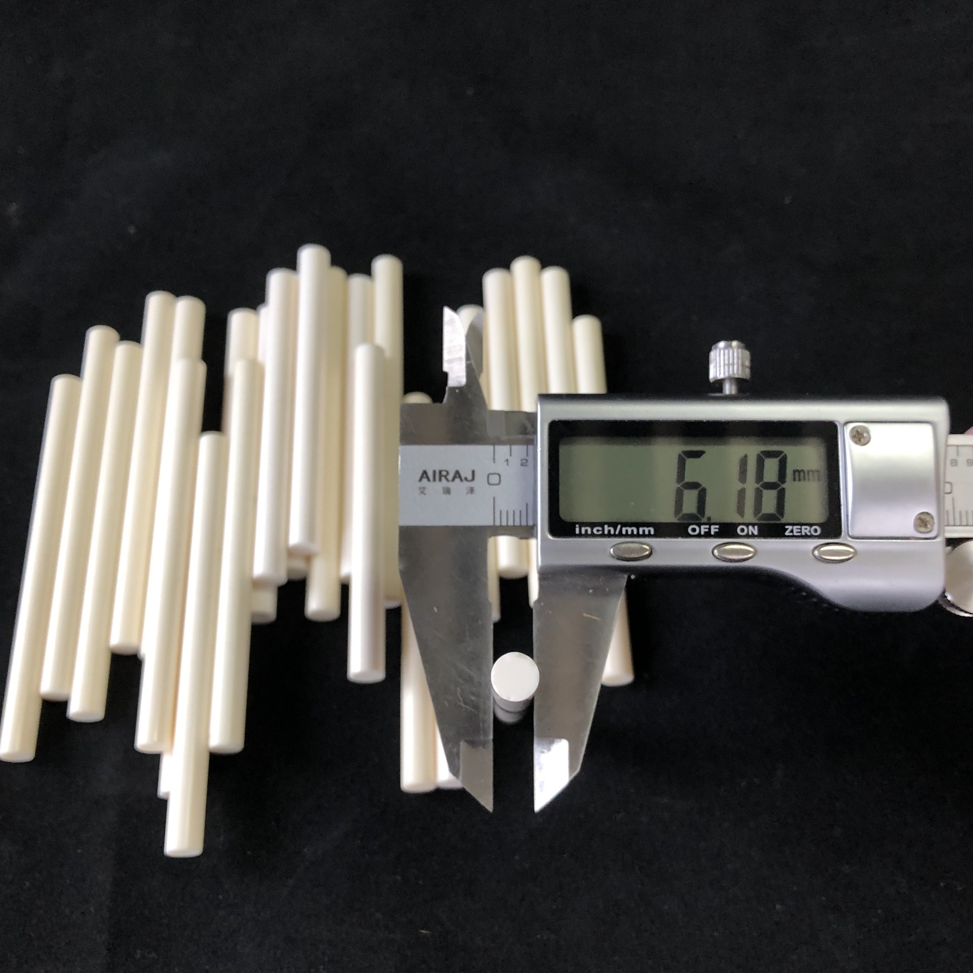 99%氧化铝陶瓷耐磨棒 耐高温高绝缘耐磨陶瓷柱精抛光氧化铝陶瓷棒-阿里巴巴