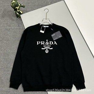 praada徽章刺绣圆领卫衣宽松版型380克男女同款黑白百搭-阿里巴巴