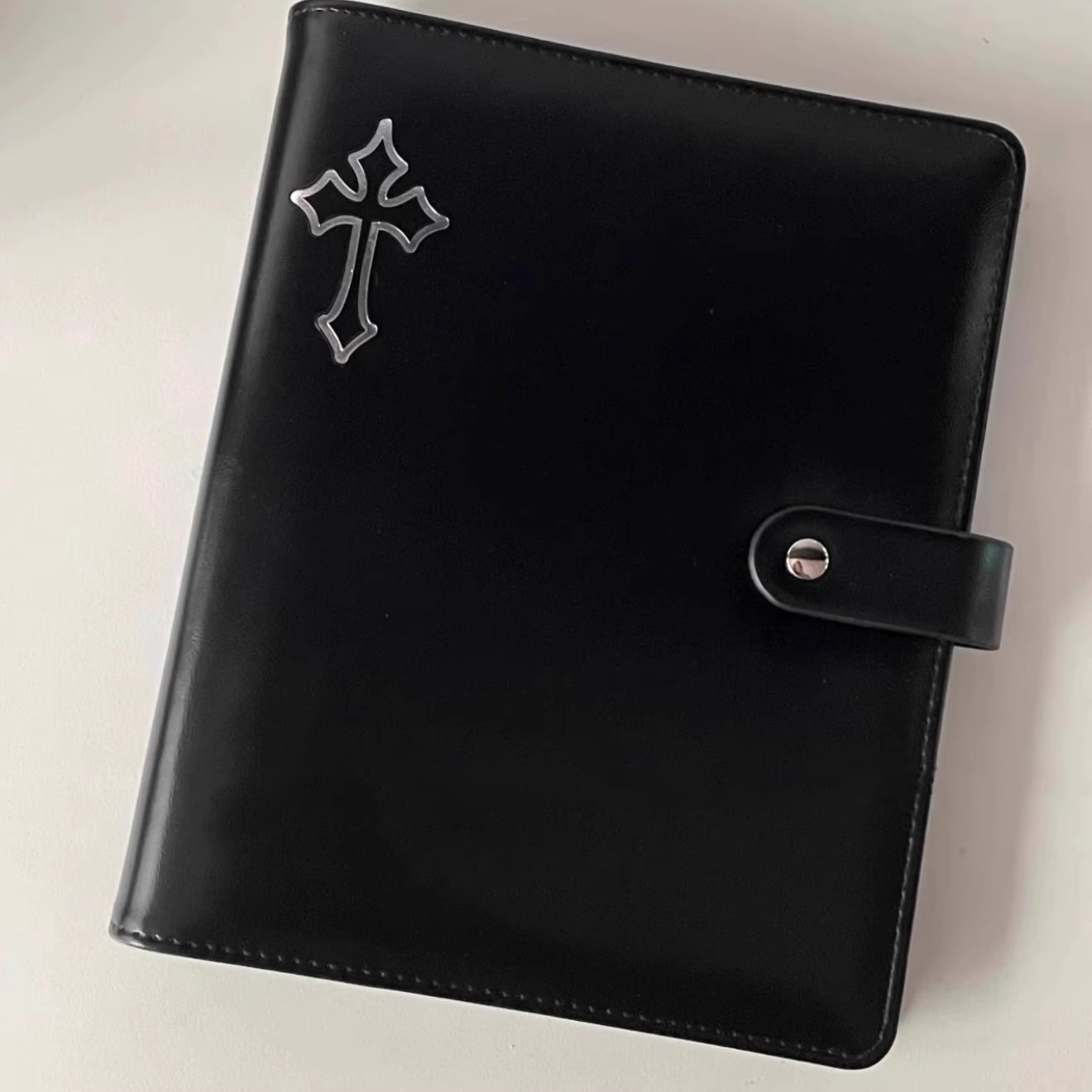 黑色皮质十字架卡册A5四宫格活页相册ins高颜值追星3寸小卡收纳册-阿里巴巴