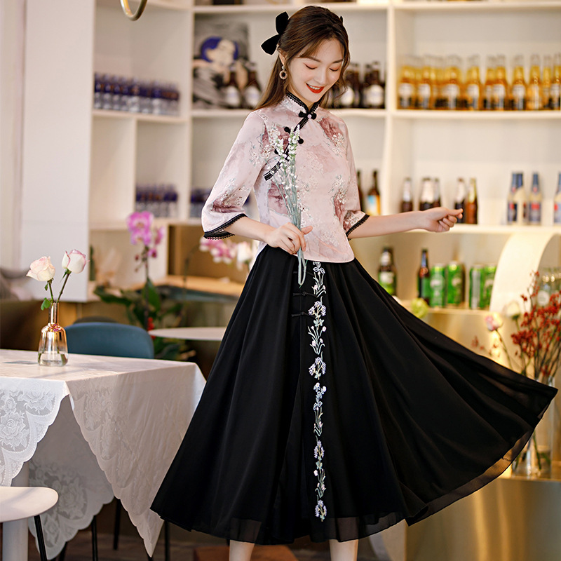 Have the wind spring and summer the new girl is pure and fresh and ...