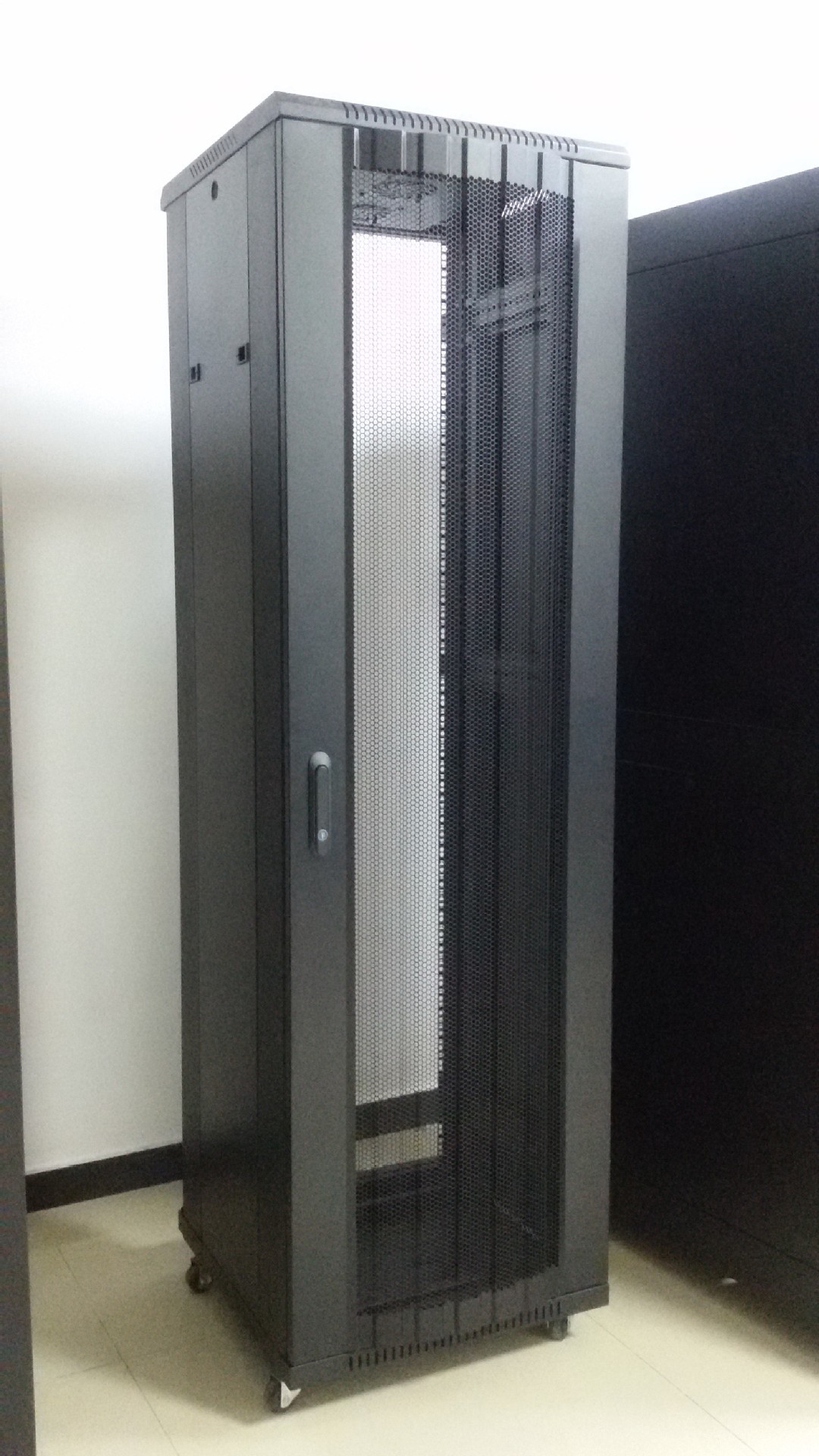 厂家销售不锈钢网络机柜 19寸标准服务机柜-阿里巴巴