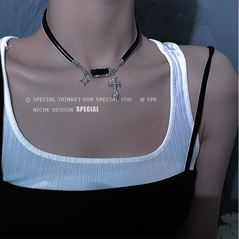 甜酷辣妹~SPECIAL十字架项圈项链女choker小众轻奢高级感皮质颈链-阿里巴巴