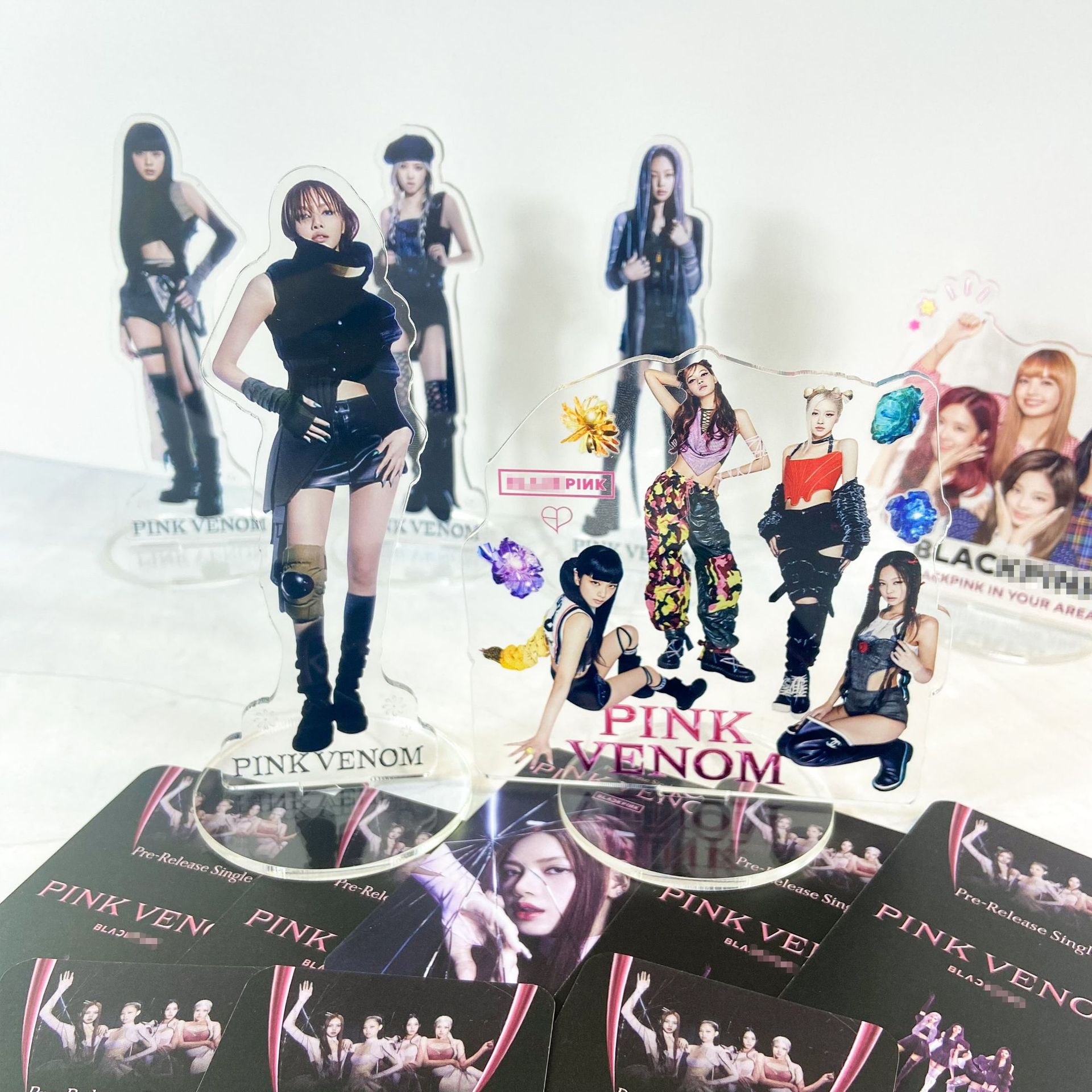 BlackP粉墨LISA ROSE智秀立牌新专辑Pink Venom周边亚克力摆件-阿里巴巴