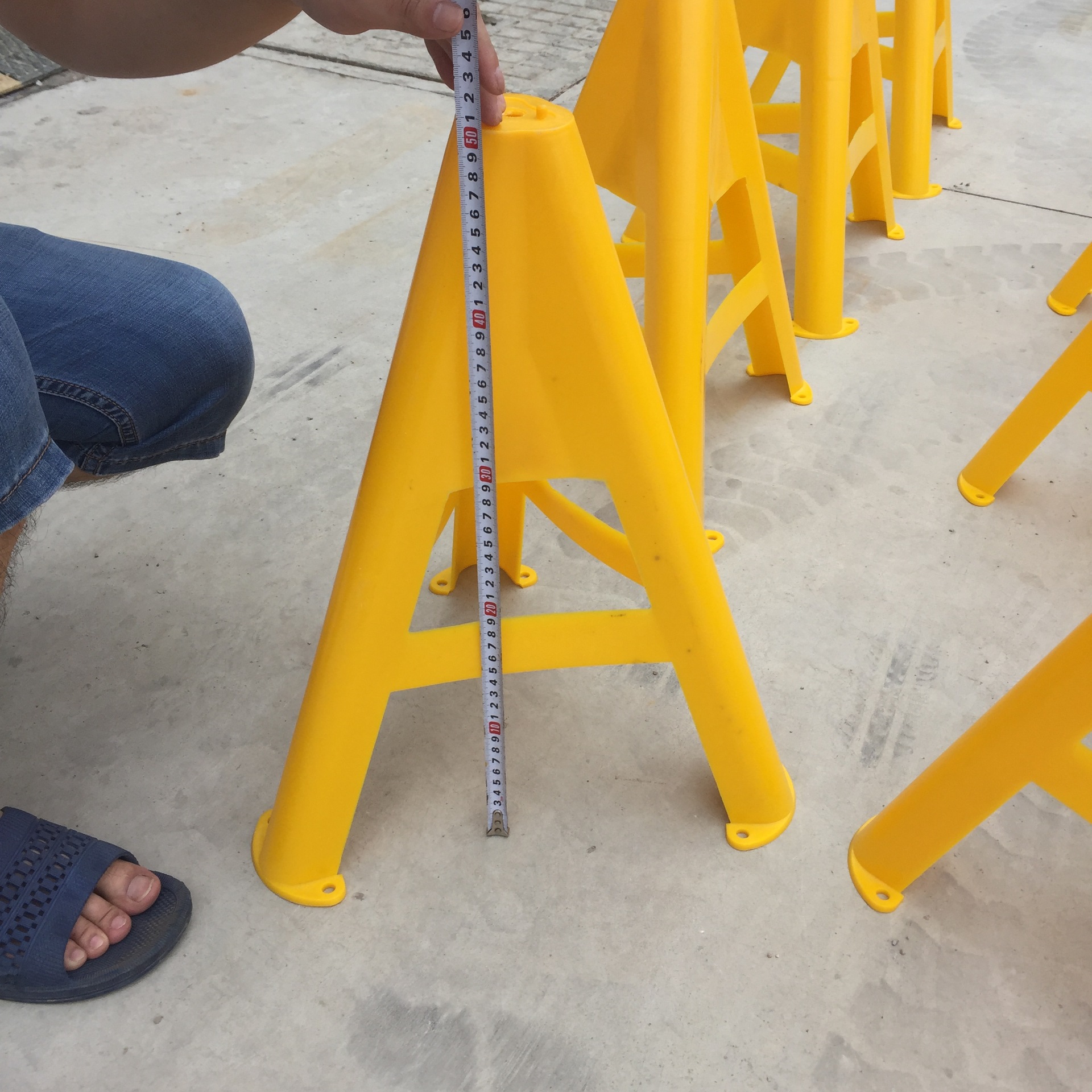 全新料塑料三角电缆支架工地施工电线固定托线架绝缘电缆沟线架子-阿里巴巴