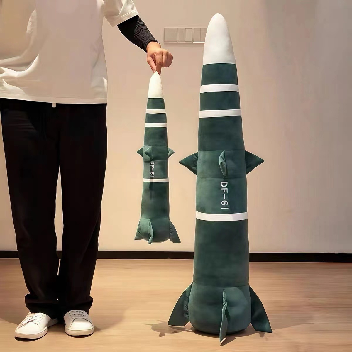 df5c导弹抱枕东风5c仿真火箭弹毛绒靠枕睡觉枕DF61装饰摆件送朋友-阿里巴巴