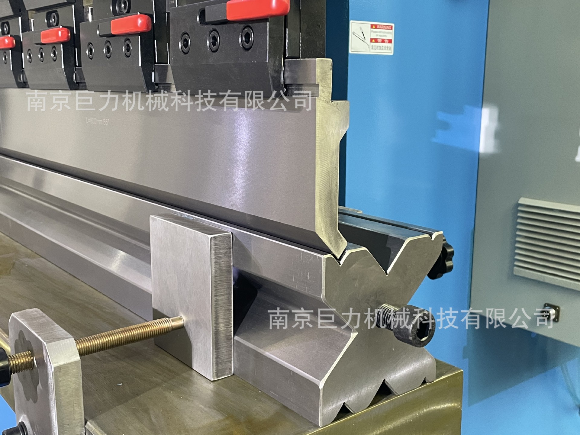 南京巨力品牌折弯机 300吨4米伺服数控折弯机 大型钢板折弯机厂家-阿里巴巴