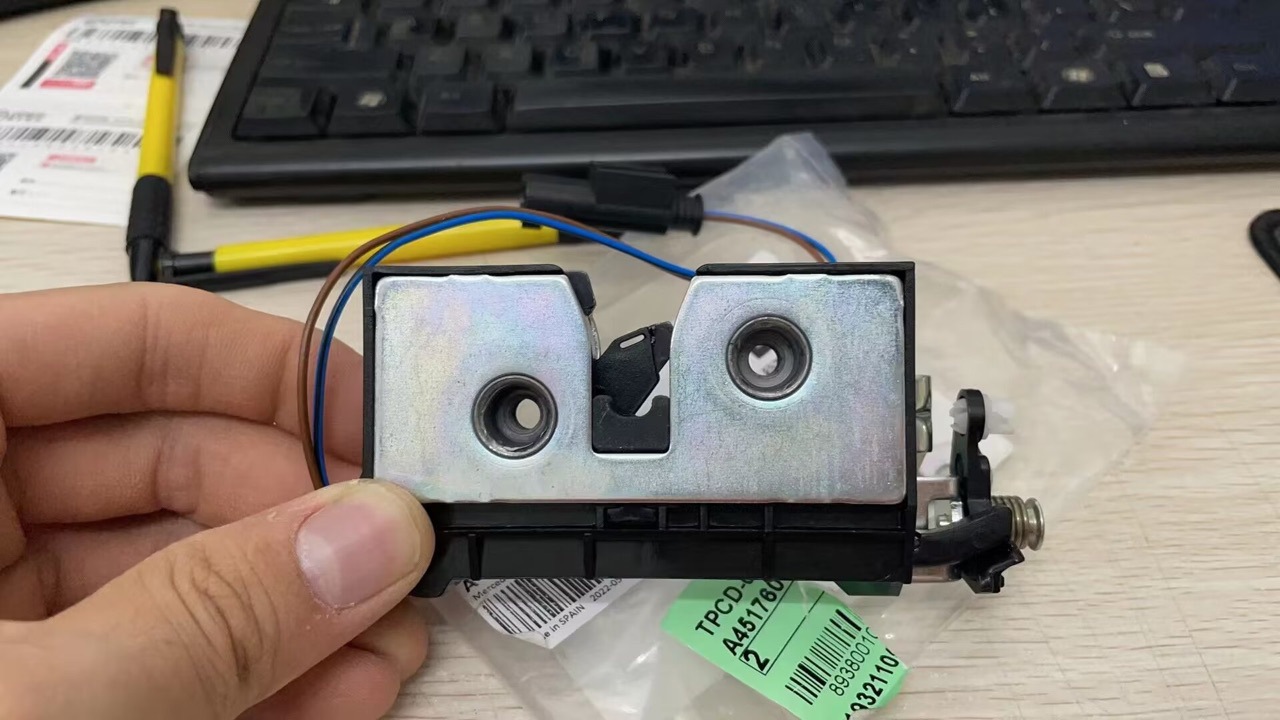 适用smart451尾门中间锁块4517600040 4517660426-阿里巴巴