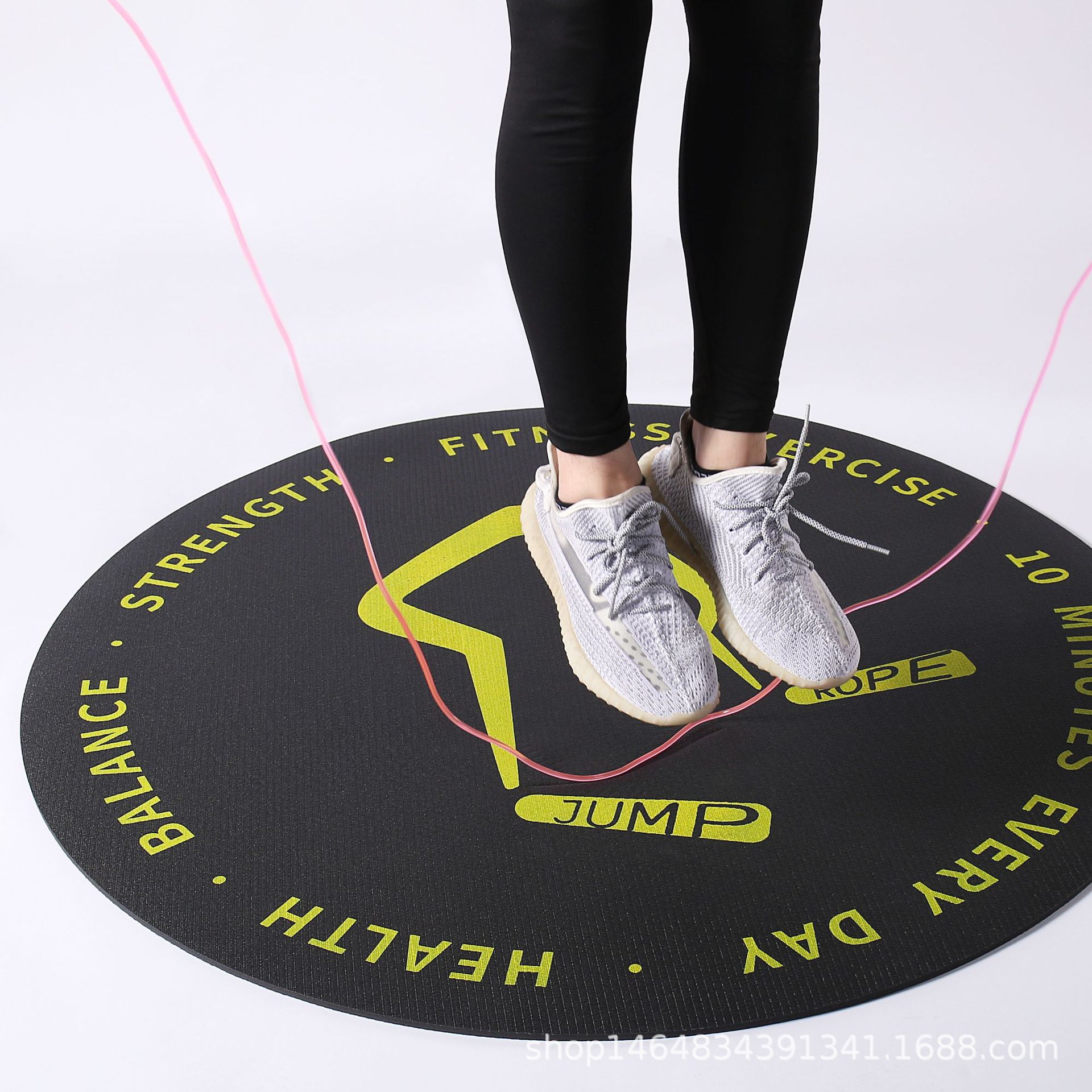 工厂室内家用减震防滑保护关节跳绳地垫圆形PVC垫健身隔音跳绳垫-阿里巴巴