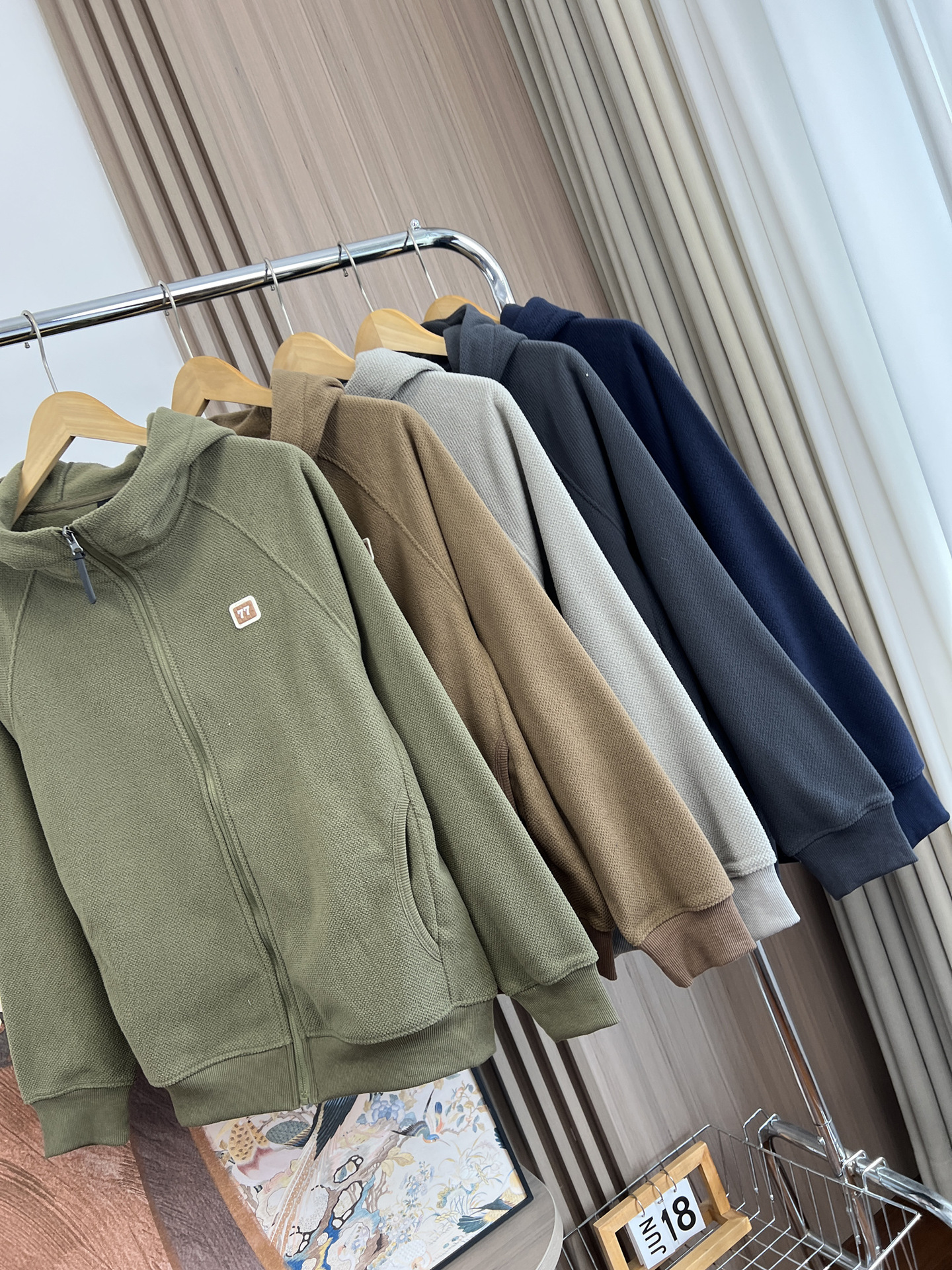 性价比高！加绒加厚！外贸男装秋冬纯色百搭连帽休闲外套开衫卫衣-阿里巴巴