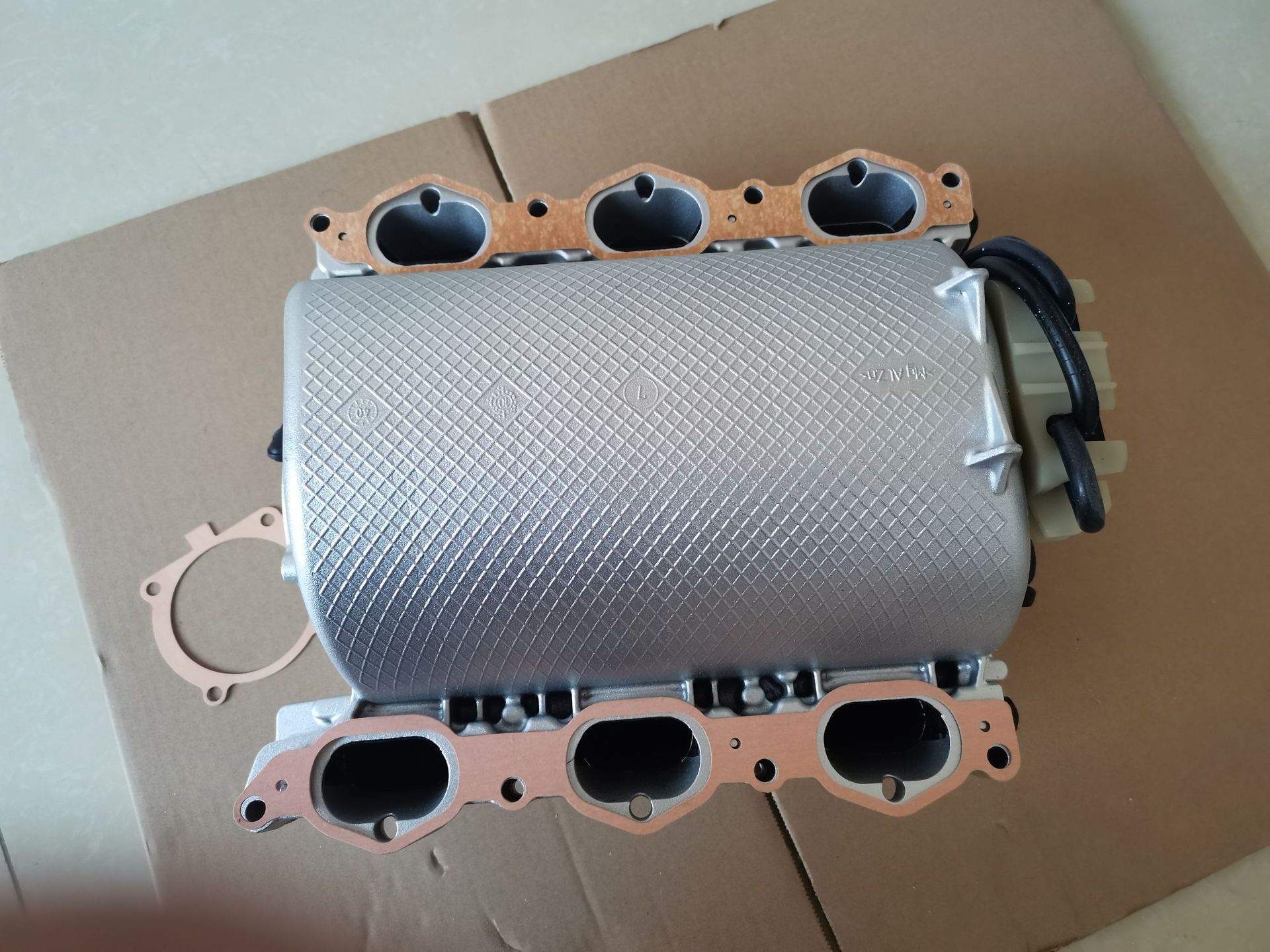 2721402401 A2721402201适用于道奇奔驰6缸272发动机进气歧管总成-阿里巴巴