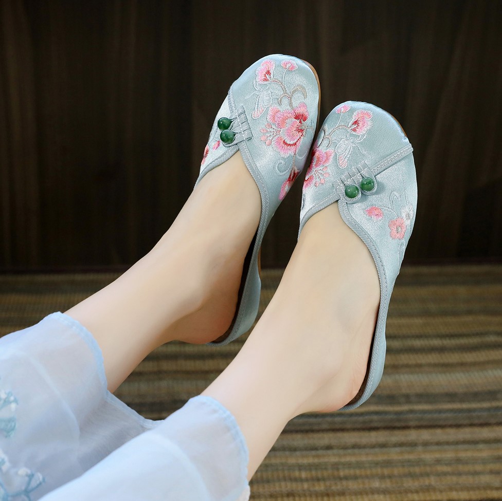 Yundie old Beijing cloth shoes women's embroidered closed toe slippers ...
