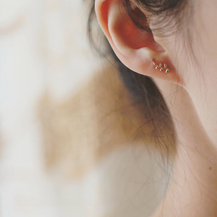 S925纯银镀14K金光面枝叶耳钉女 迷你树叶树枝气质ins小清新耳饰-阿里巴巴