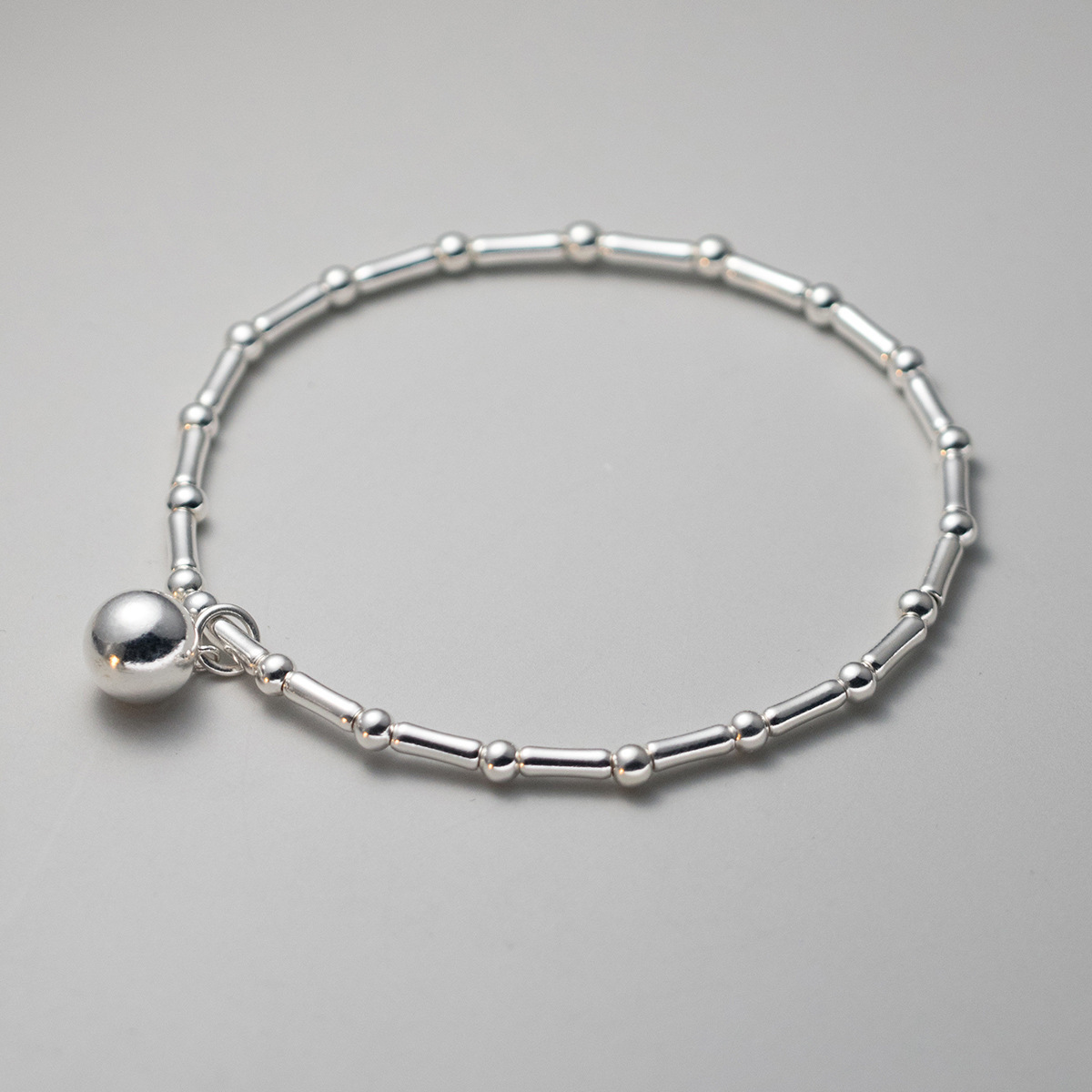 S925银电镀竹节管吊球甜美气质手链女手工DIY弹力绳银珠手串C0721-阿里巴巴