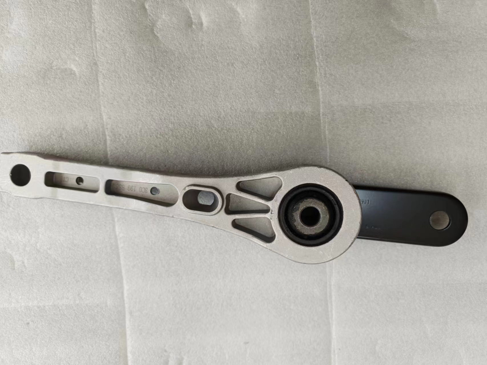 3C0199855M 适用于大众迈腾 CC发动机支架垫 机脚胶 元宝梁支架-阿里巴巴