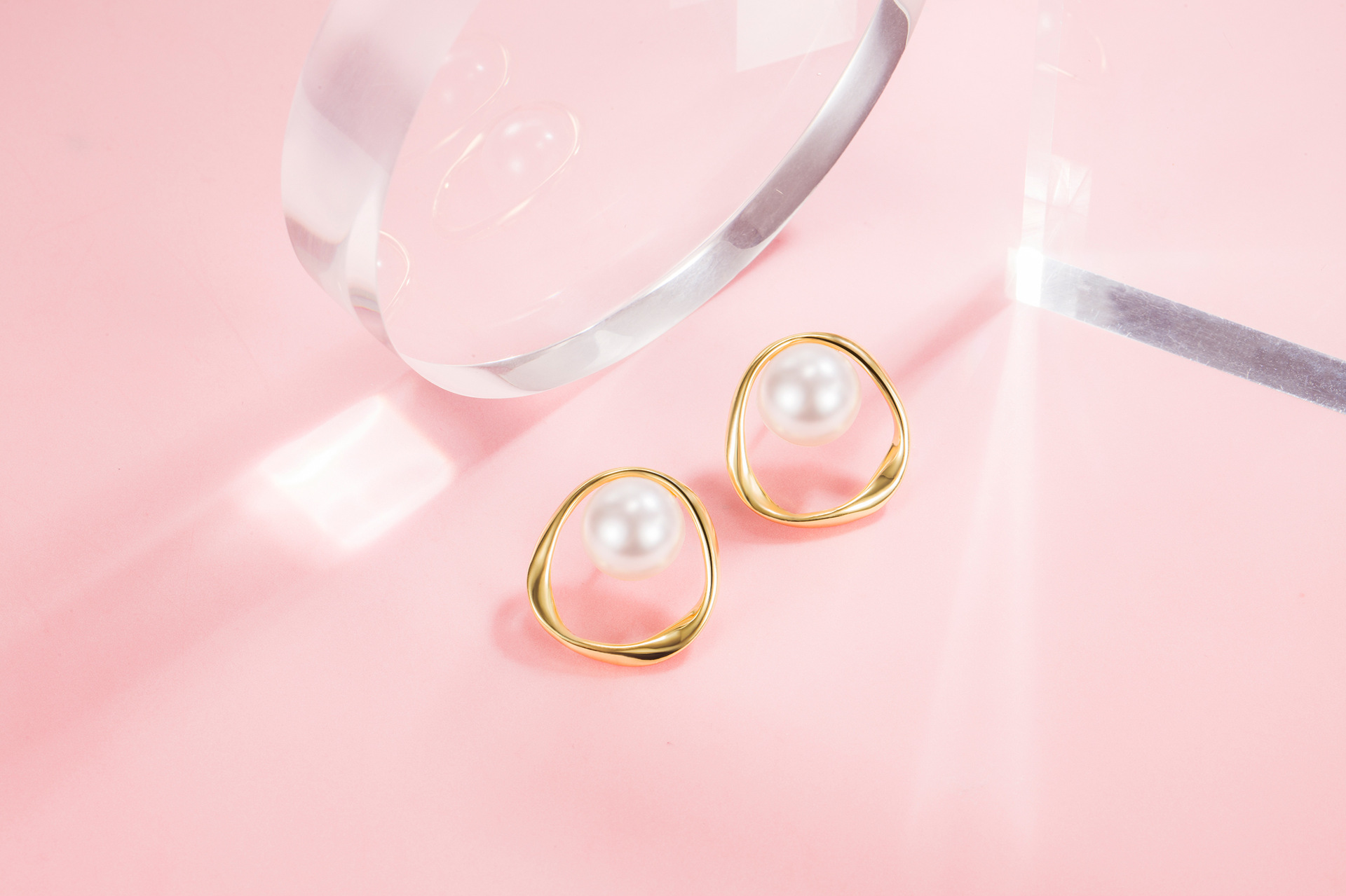 2022新潮高级感夸张珍珠耳钉莫比乌斯三角形耳环简约气质名媛耳饰-阿里巴巴