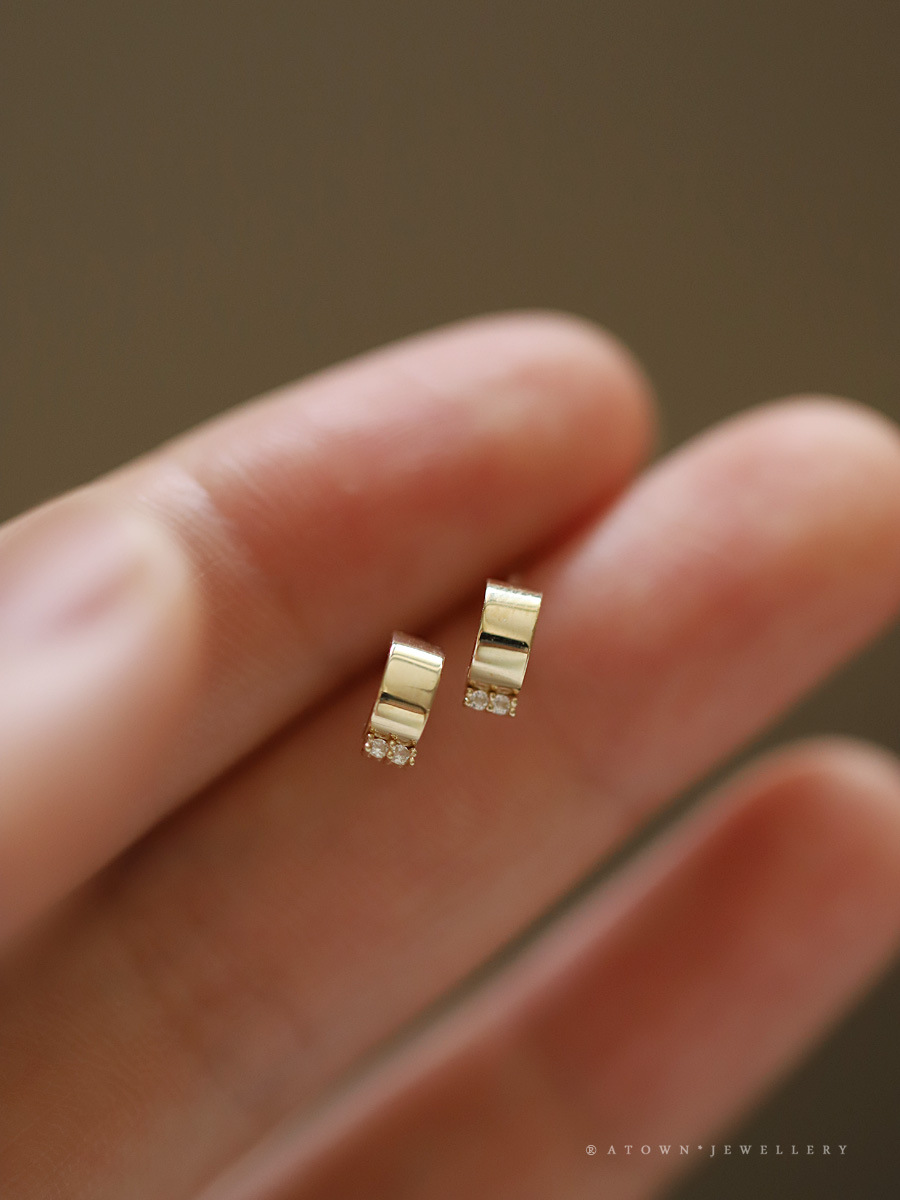 新哲美 S925纯银镀14K金耳钉 光面独特小巧高级感ins风耳骨钉-阿里巴巴