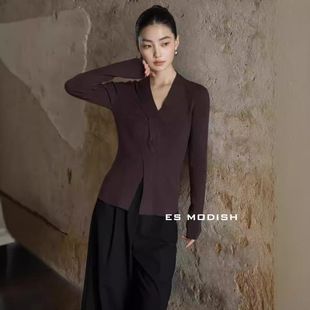 ES MODISH 秋季新品旋钮设计收腰V领气质百搭毛衣休闲外搭针织衫-阿里巴巴