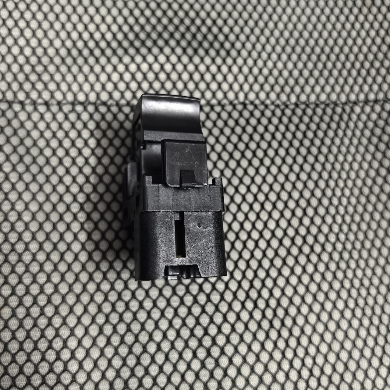 大量现货跨境产品适用于三菱车窗小开关8608A320 8608A319-阿里巴巴