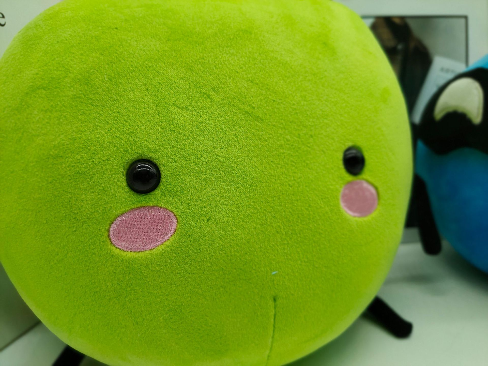 跨境新品 PWA Ball Plush 绿苹果与大眼睛抱枕公仔 毛绒抱枕玩偶-阿里巴巴
