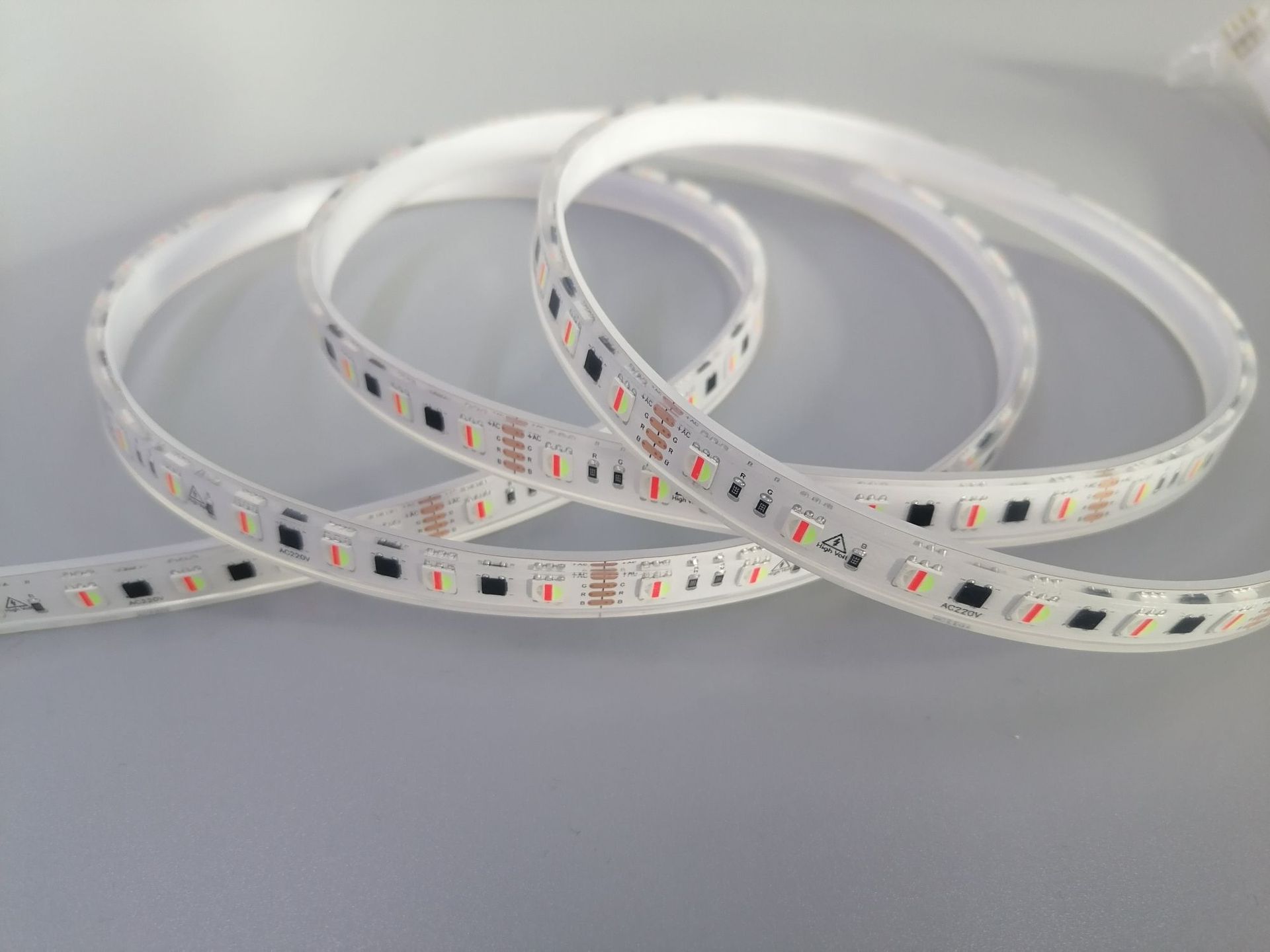 rgb高压灯带110v 220v柔性恒流超长户外防水灯条自粘IP68实心挤出-阿里巴巴