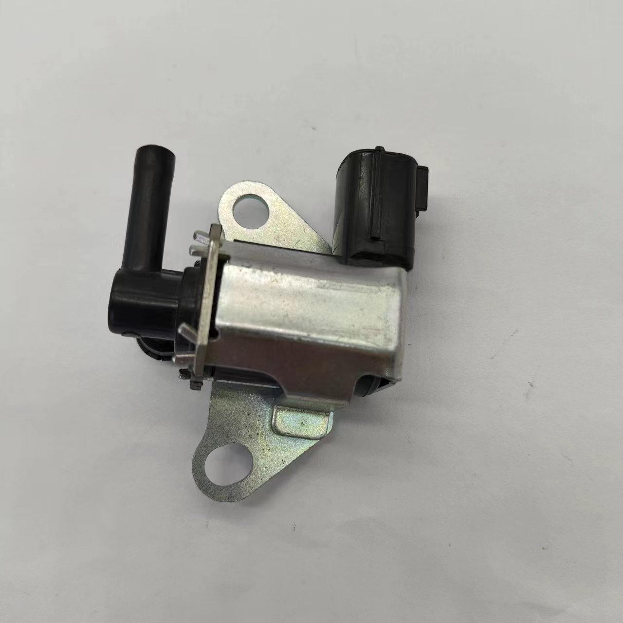 适用于日产尼桑碳罐电磁阀14930-EN200 K5T46695-阿里巴巴