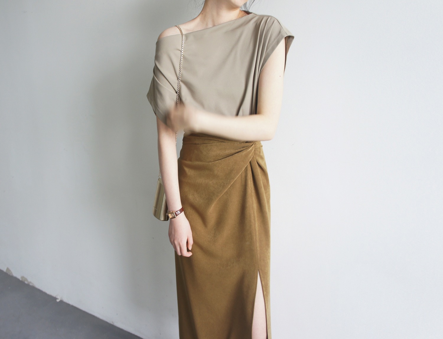 JOJOZ 芥末雾面质感交叉设计高腰侧开衩过膝半身裙气质时髦女下装-阿里巴巴