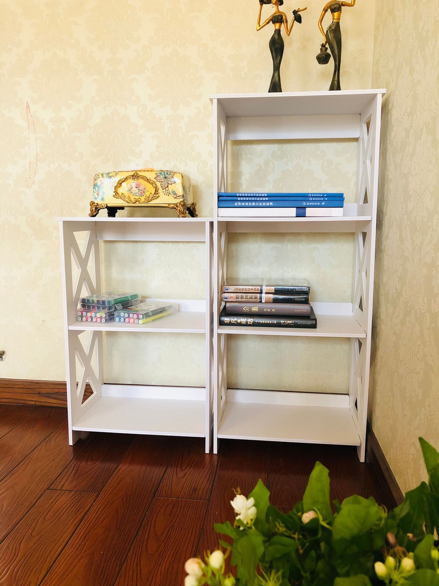 简易组合书架家用客厅落地床头收纳架多功能PVC木塑板多层置物架-阿里巴巴